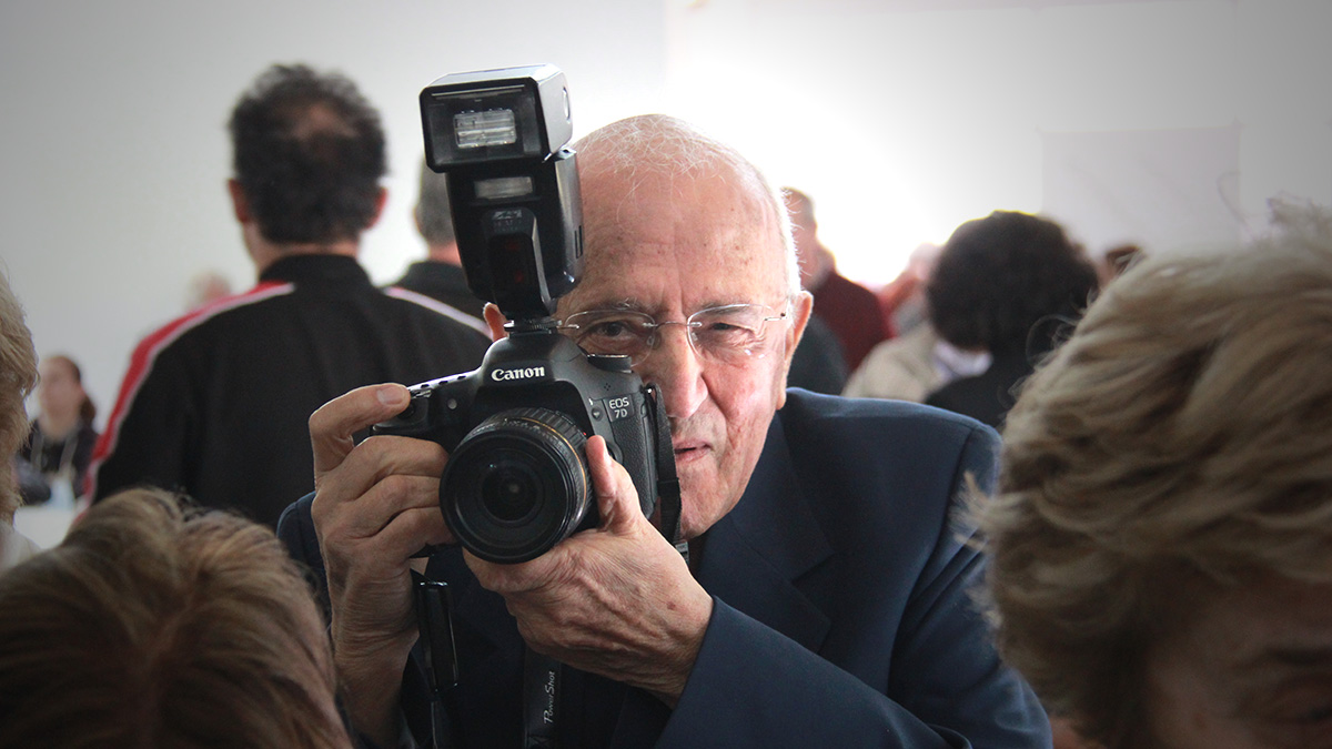 Μάνος Πουλάκης: Ο άνθρωπος πίσω από τη φωτογραφική μηχανή που αγαπήθηκε ...