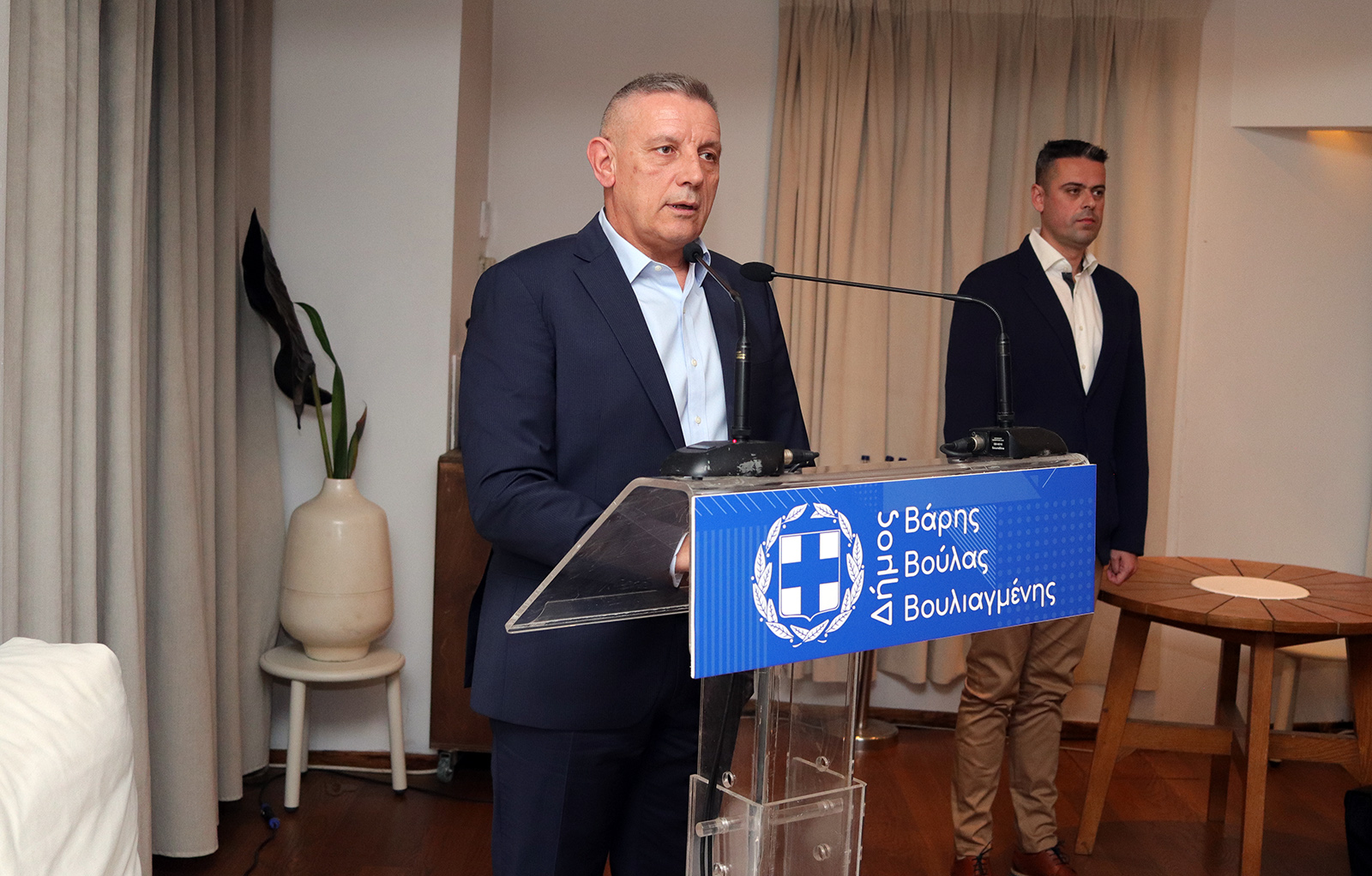 Ο Α/ΓΕΕΘΑ, ο Φιντέλ Κάστρο και o Κωνσταντέλλος — Δημοσιογράφος